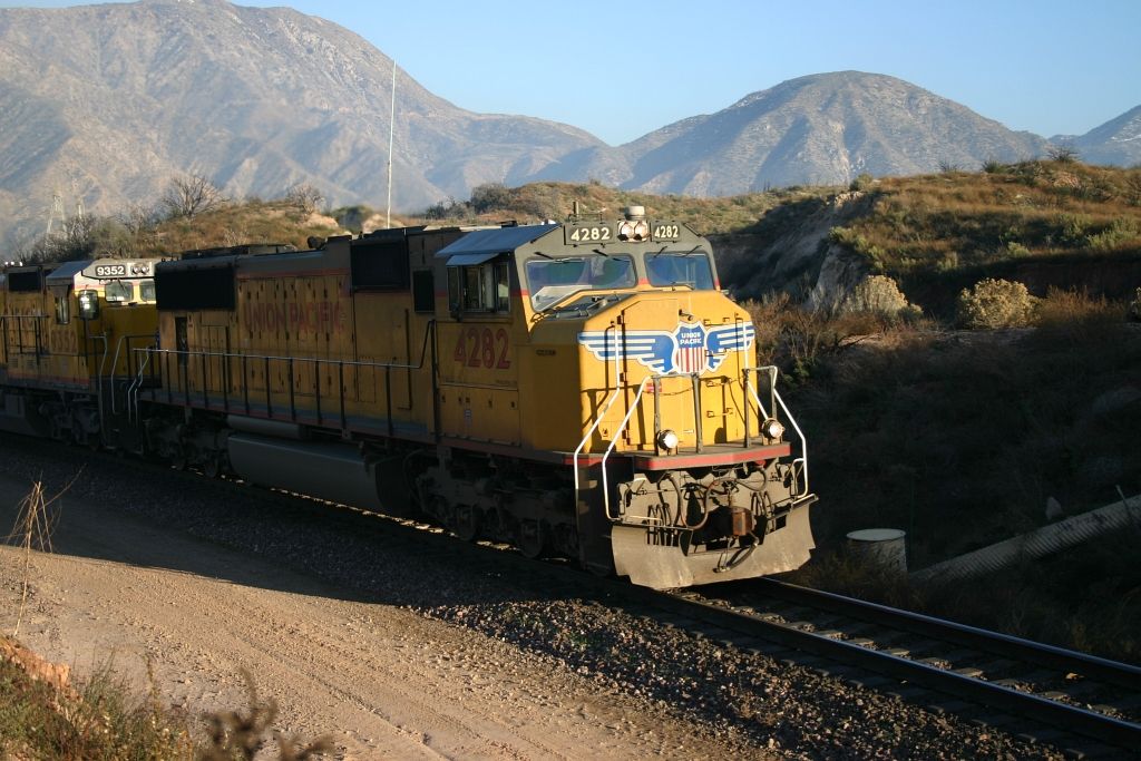 UP 4282 up Sullivans curve